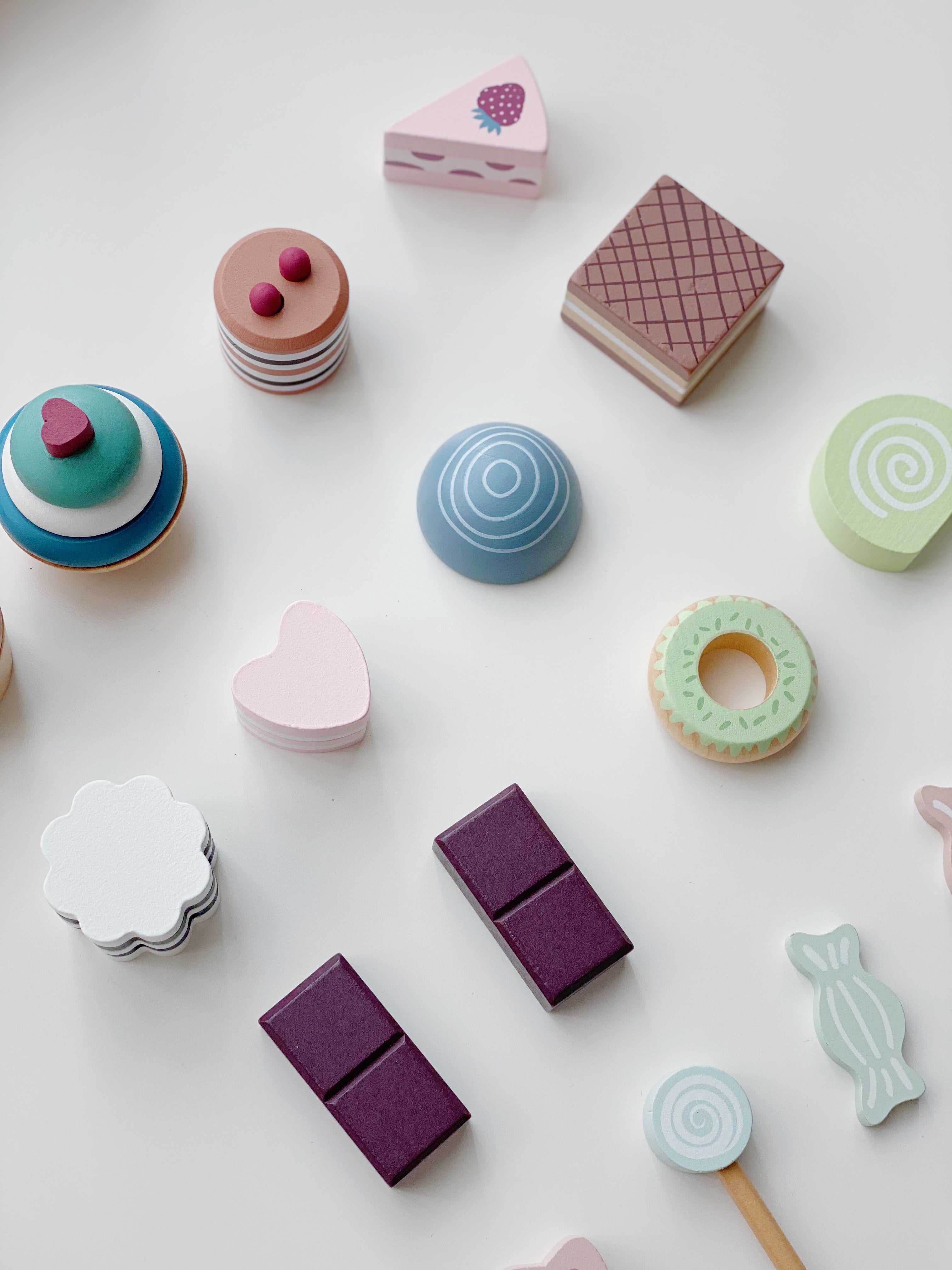 Kids Wooden Pretend Play Cakes Afternoon Tea Set - 27 Pcs – Dolly & Belly